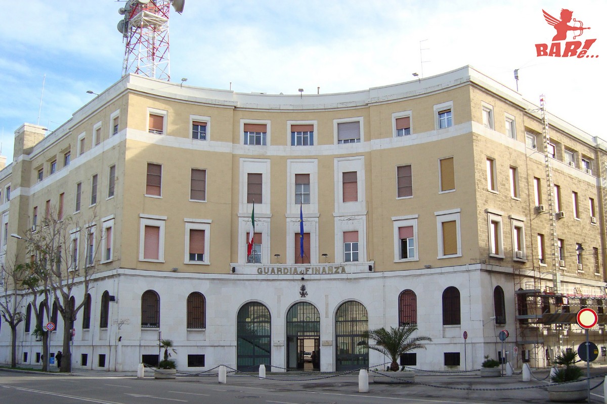 La Caserma “Giovanni Macchi” di Bari e il mistero delle decorazioni ...