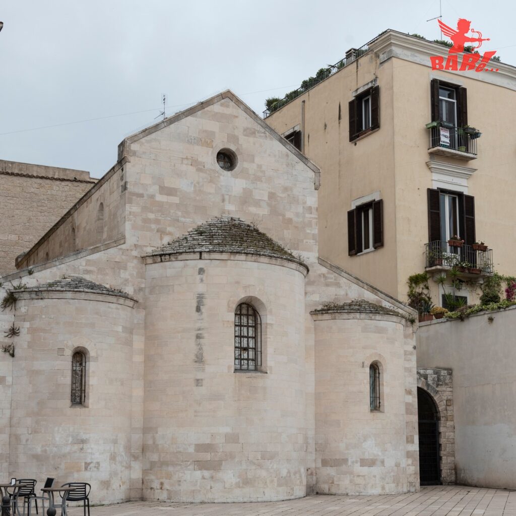 Viaggio fra le strade di Bari vecchia: alla scoperta di monumenti e ...